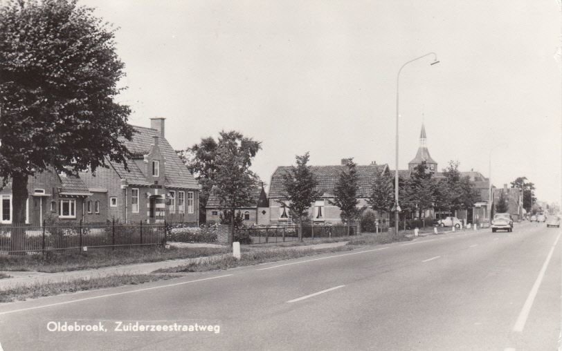 Mooie Oude Ansichtkaart van OLDEBROEK - Zuiderzeestraatweg